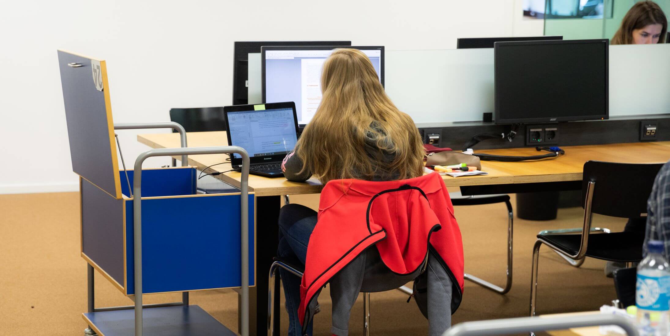 Arbeitsplätze : Bibliothek WISO/BWL : Universität Hamburg